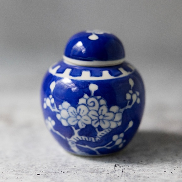 Unmarked | Accents | Blue White Floral Porcelain Mini Miniature Ginger ...